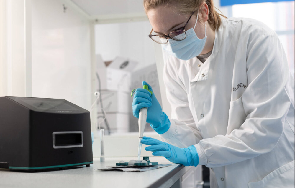 QuantuMDx wins two Bionow Awards 2021