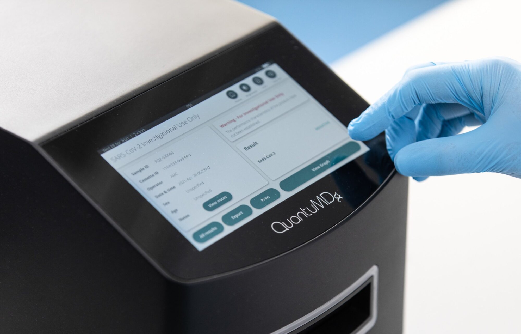 QuantuMDx wins two Bionow Awards 2021