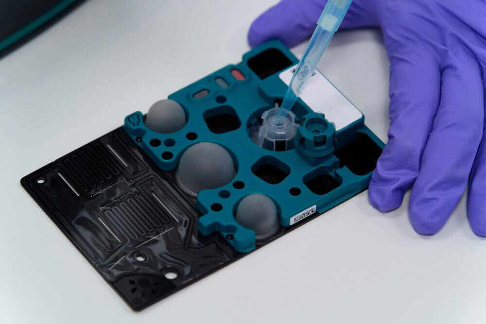 Q-POC™ SARS-CoV-2 Flu A/B RSV Assay | QuantuMDx